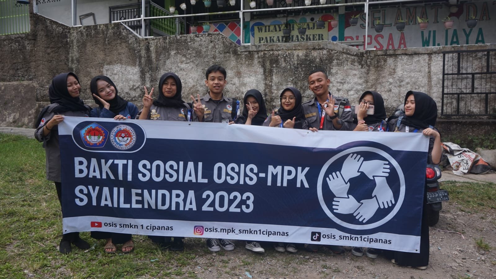 OSIS SMKN 1 CIPANAS Beri Santunan Anak Yatim